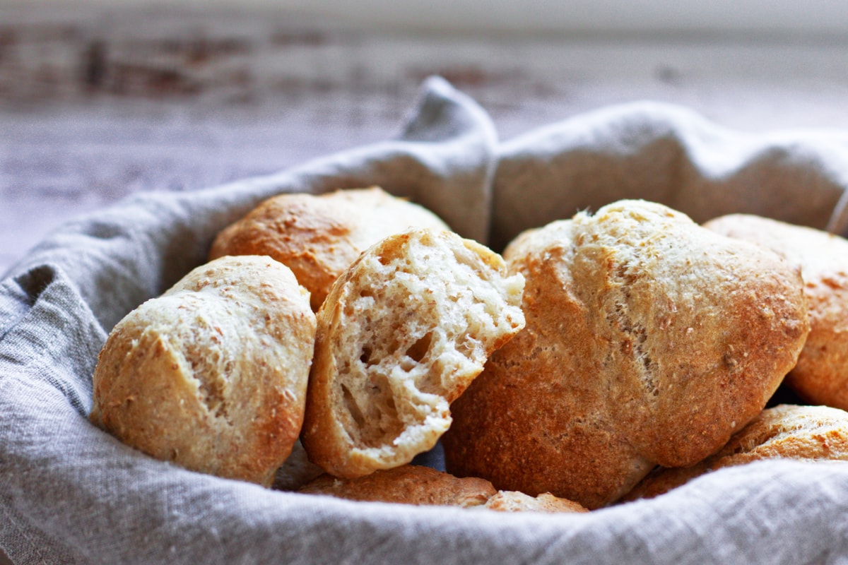 Koldhævede boller - Opskrift - Skal Vi Bage